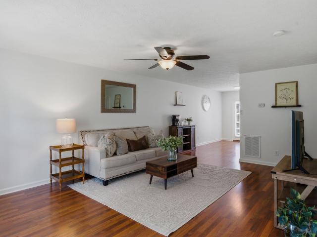 919 Seven Oaks Blvd