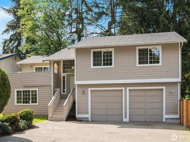 919 SW 319th Pl, Federal Way, WA 98023