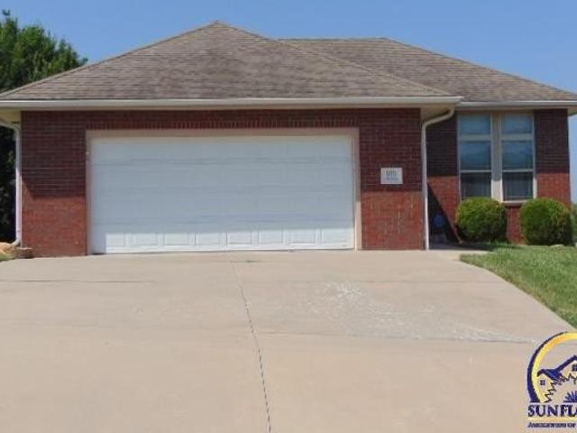 919 SW Woodbridge Pl, Topeka, KS 66606