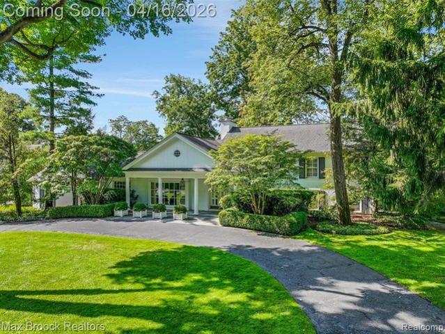 919 W Glengarry Cir, Bloomfield Township, MI 48301