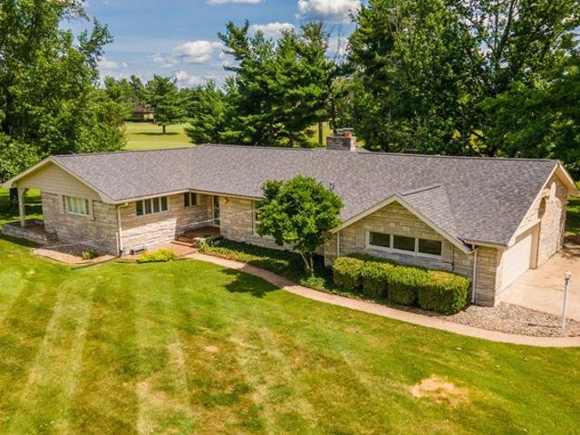 919 W Grand Ave St, Carterville, IL 62918