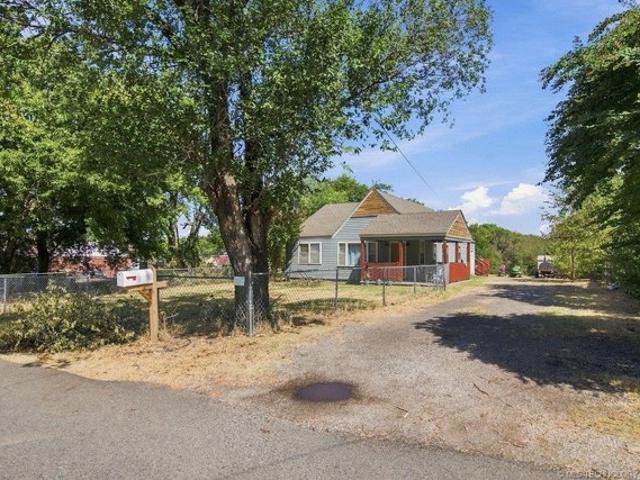 919 W North Ave, Checotah, OK 74426