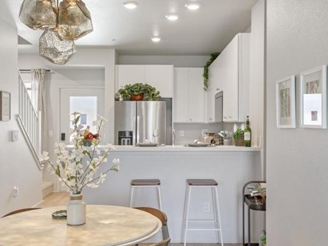 91 4099 Hikuono St Unit 1010, Kapolei, HI 96707