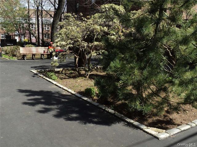 91 03 32 Avenue E308
