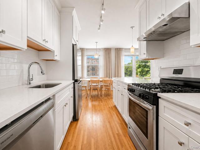 91 Van Cortlandt Avenue W 6E