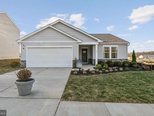 91 Vernon St, Charles Town, WV 25414