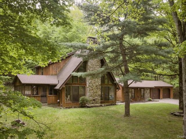 91 W Corbett Rd, Montgomery, NY 12549