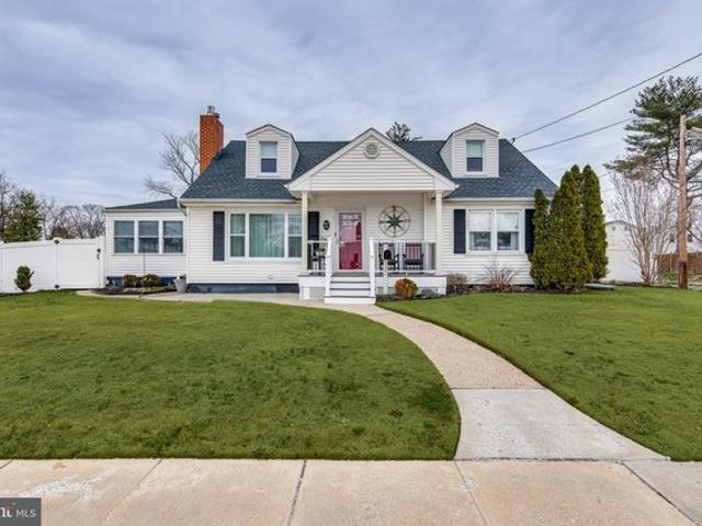 91 Wilbur Henry Dr, Florence, NJ 08518