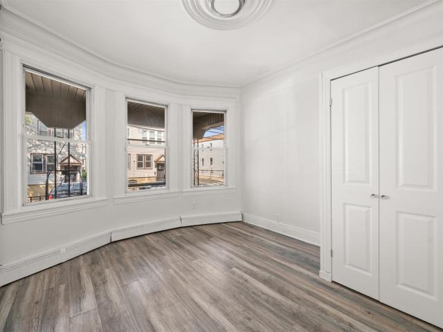 91 Woodlawn Ave