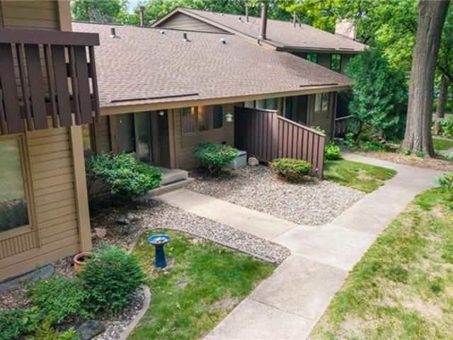 91 Birnamwood Dr, Burnsville, MN 55337
