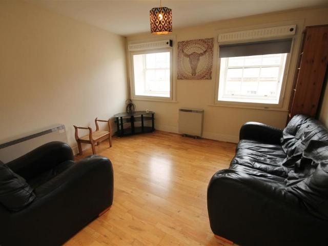 91 Clayton Street, City Centre. 2 bed flat to rent £1,025 pcm £237 pw