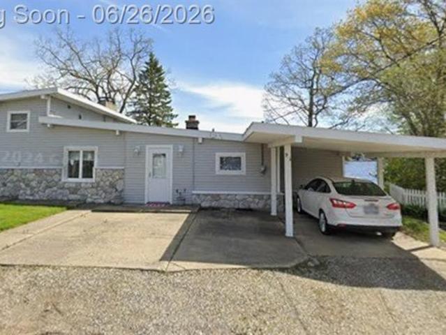 91 Crescent Ave, Lake Orion, MI 48362