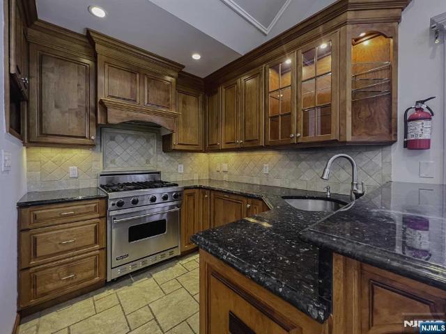 91 Cutler St, Unit 2/ Clifton, NJ 07011 | MLS #26003 | Compass
