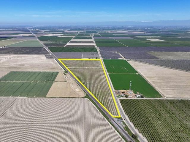 91 E Harlan Ave, Laton, CA 93242