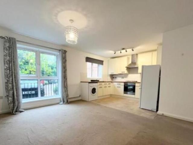 91 Frederick Drive, Peterborough PE4, 2 bed flat to rent, £850 pcm | PrimeLocation