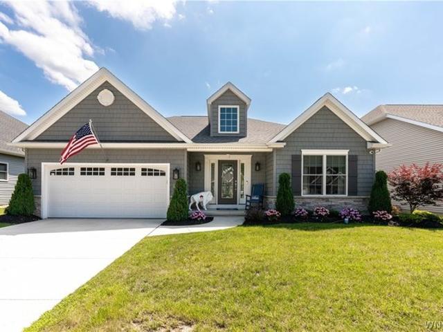 91 Glen Meadow Dr, East Amherst, NY 14051