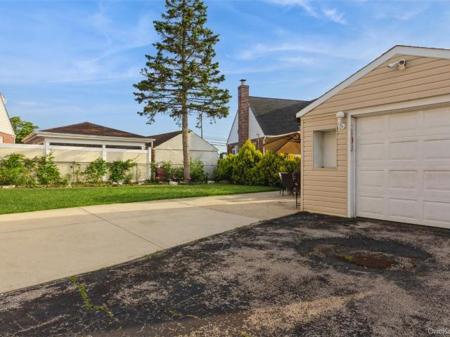 91 Grant Drive E