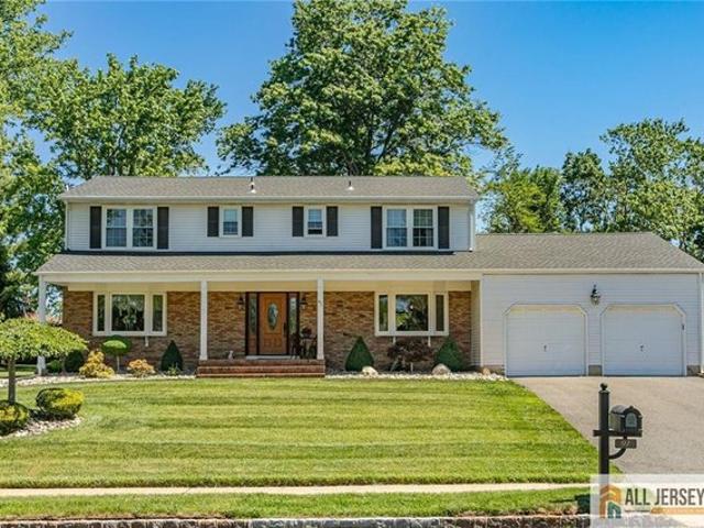 91 Hidden Lake Dr, North Brunswick, NJ 08902
