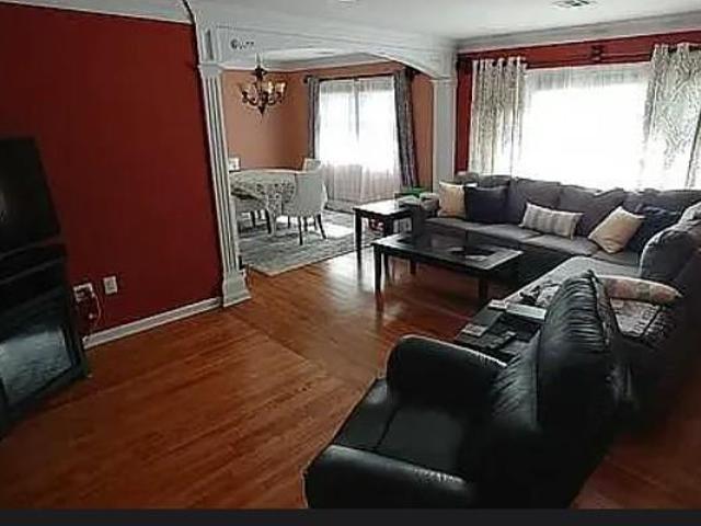 91 Kossuth Street