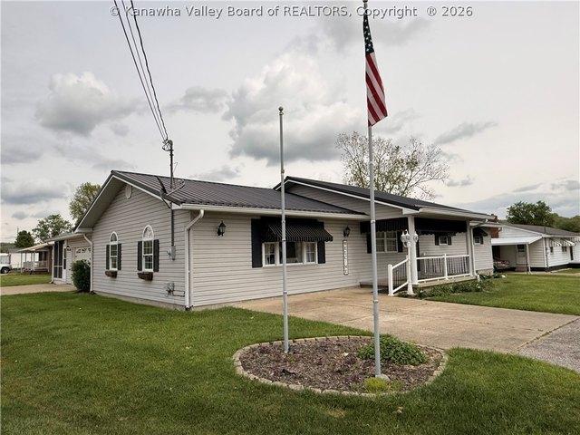 91 Linden Ln, Evans, WV 25241