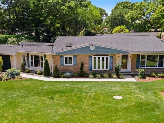 91 Love Ln, Warwick, RI 02886