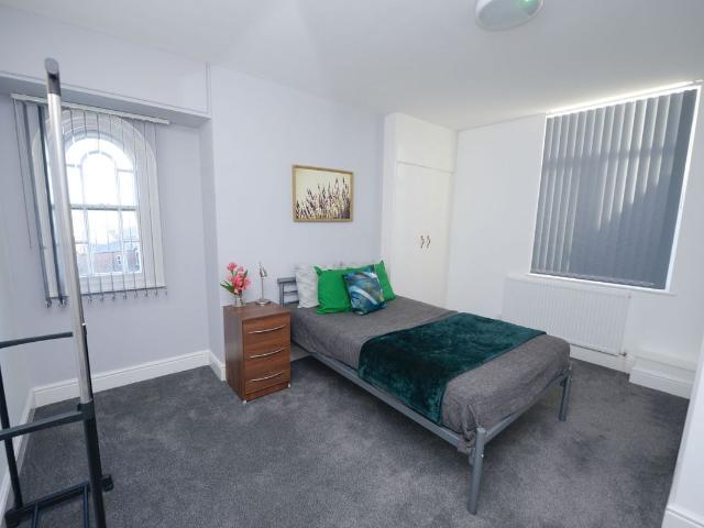 91 Newbold Road, Chesterfield S41, Room to rent, £550 pcm | PrimeLocation