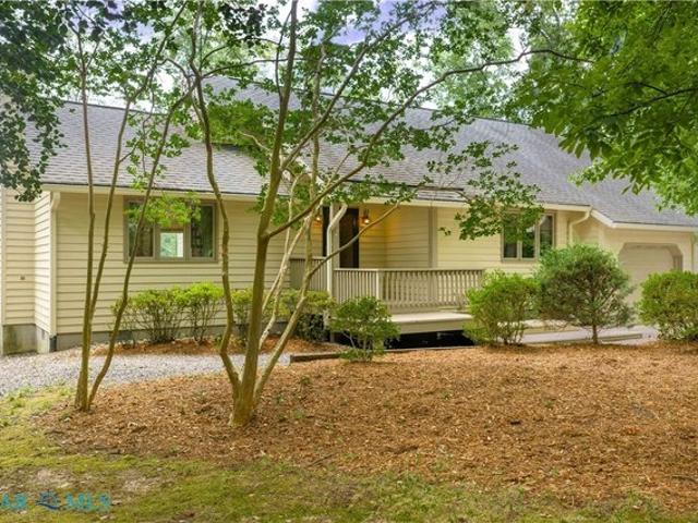 91 Perkins Woods Rd, Urbanna, VA 23175