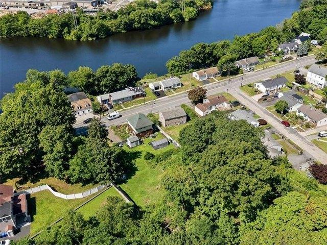 91 Roger Williams Ave, East Providence, RI 02907