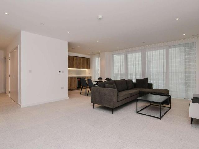 91 Sidney Street, Whitechapel, London 3 bed flat to rent £4,500 pcm £1,038 pw