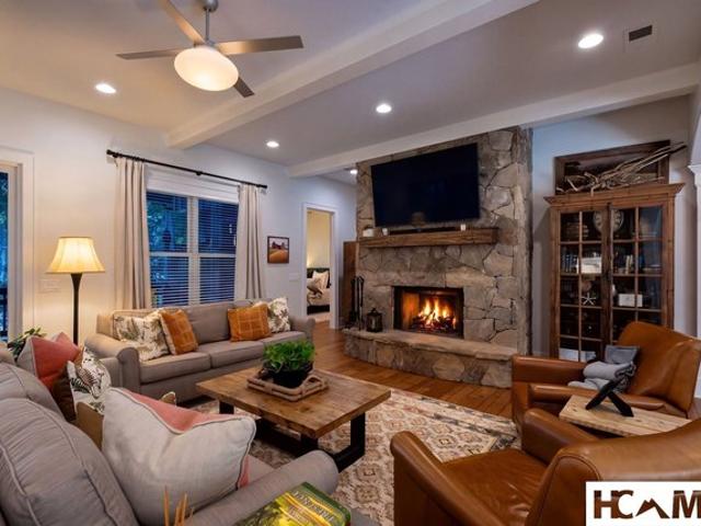 91 Springhouse Dr, Cashiers, NC 28717