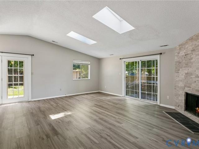 91 Stanley Dr, Newport News, VA 23608