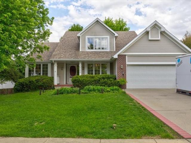 9204 Oakridge Pl, Johnston, IA 50131