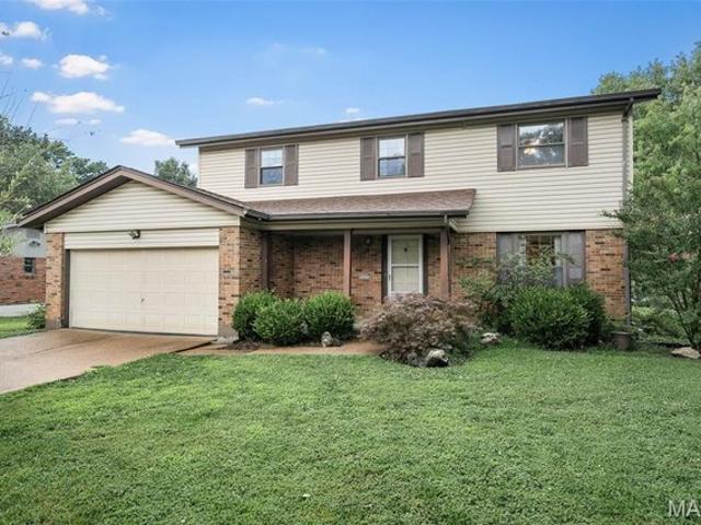 9205 Roger Lee Ln, Saint Louis, MO 63126