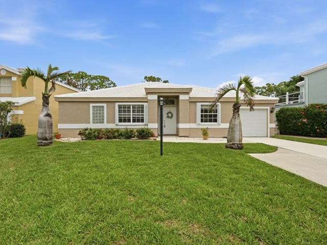 9205 SE Woods End Pl, Jupiter, FL 33469