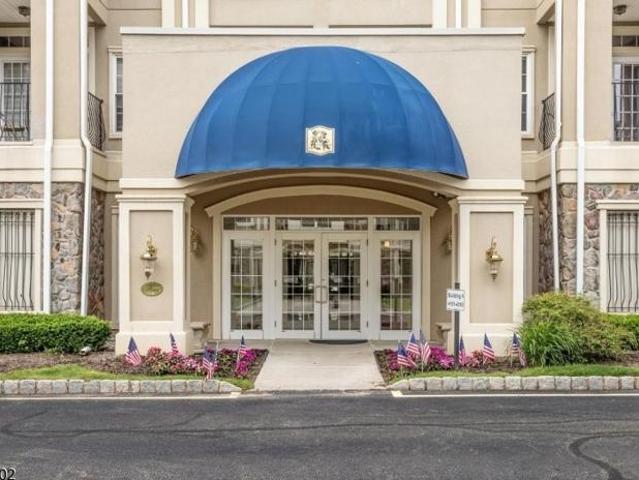 9206 Ravenscroft Rd #6, Clifton, NJ 07013