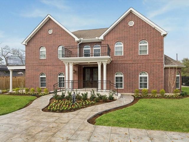 9206 Westview Dr, Houston, TX 77055