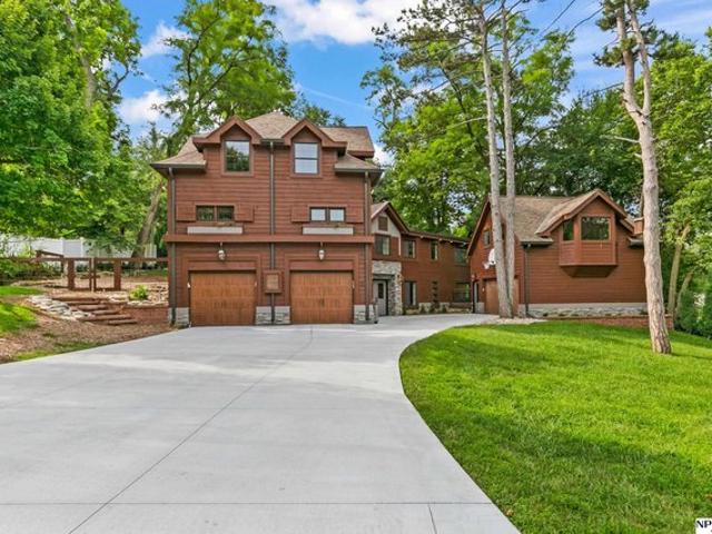 9209 Hickory St, Omaha, NE 68124