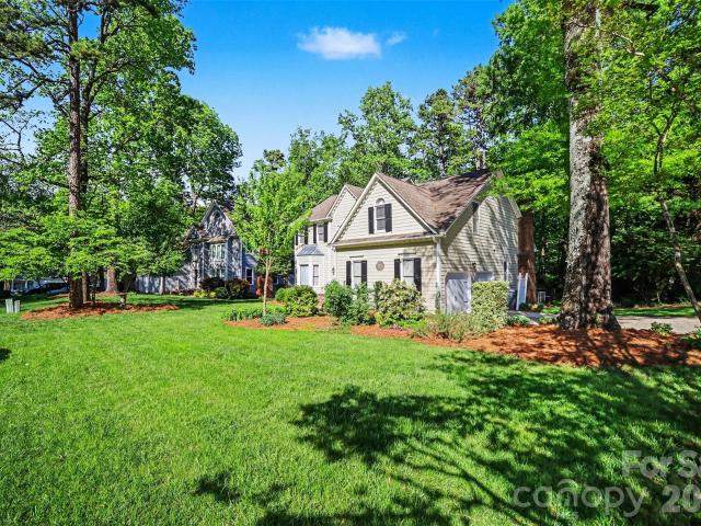 9200 Brightleaf Pl, Charlotte, NC 28269 | MLS #4367 | Compass