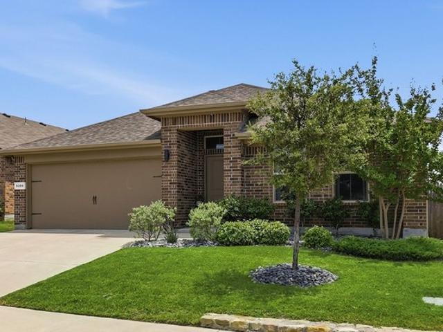 9200 Desertrock Rd, Fort Worth, TX 76131
