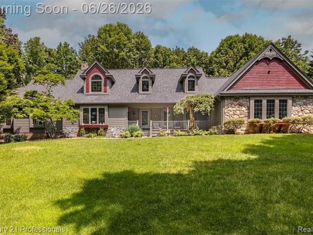 9200 Fox Hollow Rd, Independence, MI 48348