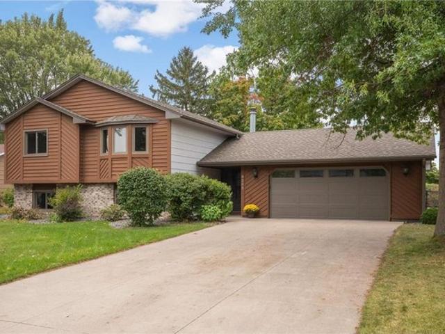 9200 Woodhall Bay N, Brooklyn Park, MN 55443