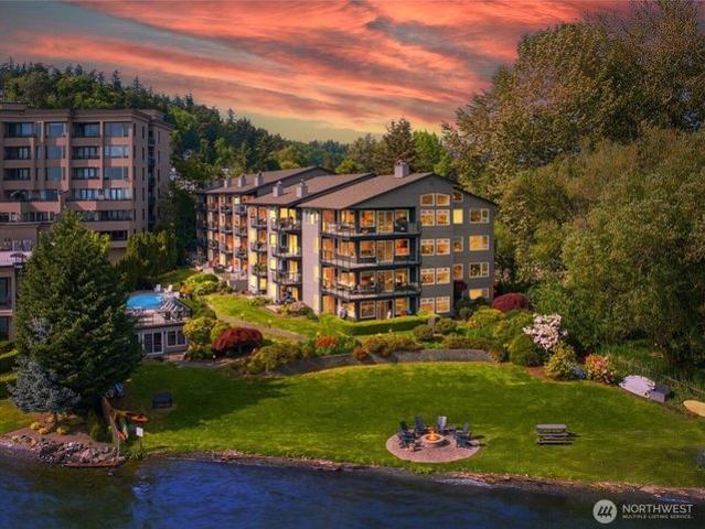 9201 NE Juanita Dr Apt 403, Kirkland, WA 98034