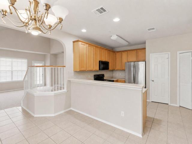 9201 Brodie Ln # 403