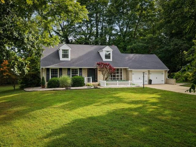 9202 N Cherry Hills Dr, Columbus, IN 47201