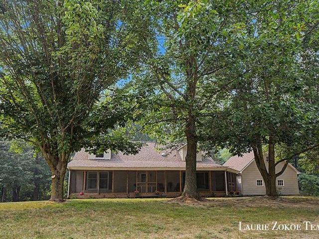 9202 Oriole Dr, Coopersville, MI 49404