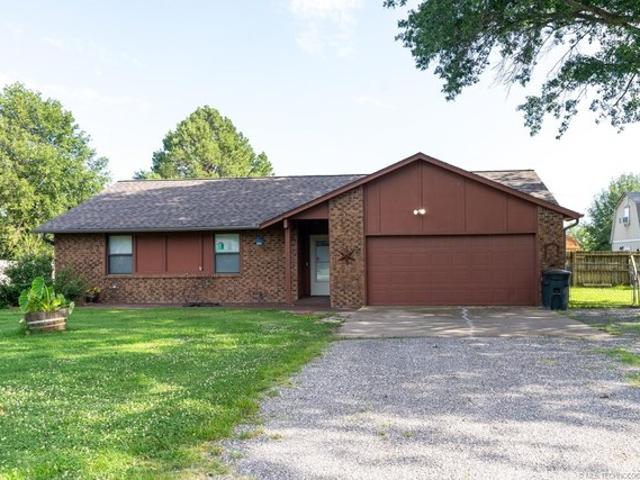 9202 E Misty Dr, Claremore, OK 74019