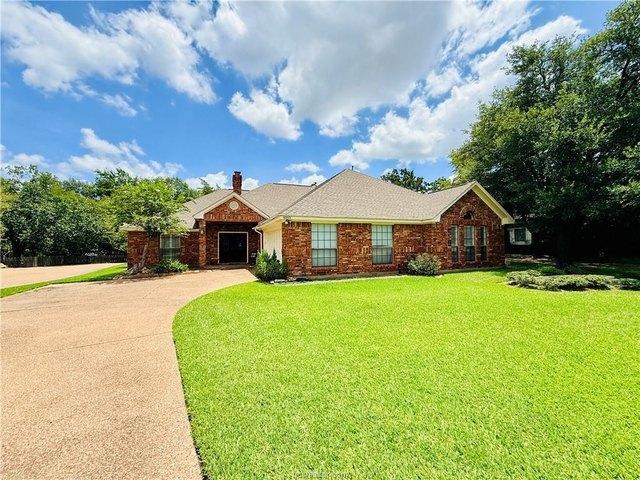 9203 Riverstone Ct, College Station, TX 77845