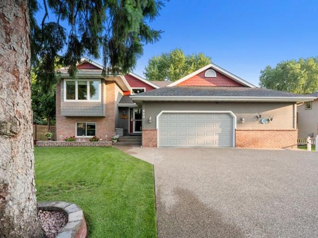 920 100th Ln NE, Blaine, MN 55434