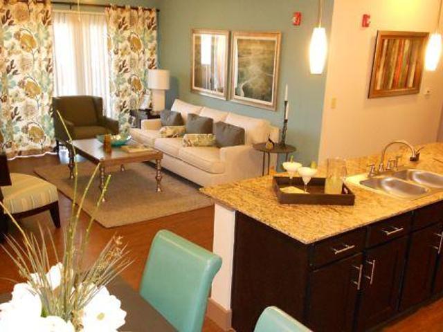 $920 / 1br 700ft² LIVE IN A BRAND NEW APARTMENT! Southwest