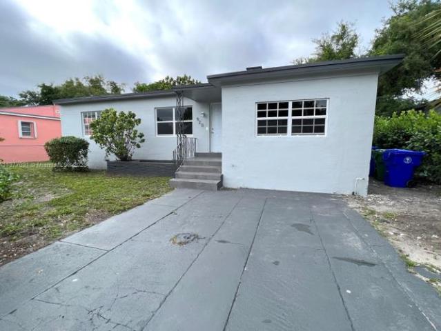 920 57th St NW, Miami, FL 33127